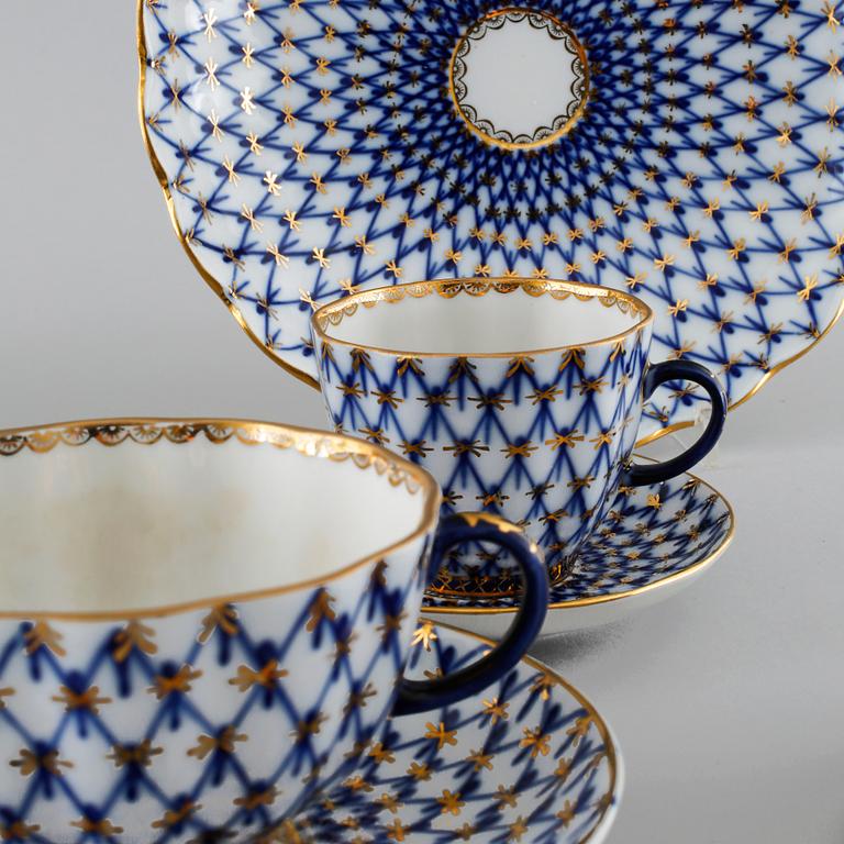 22 pieces of porcelain tableware, model "Cobolt net" from Lomonosov in ...