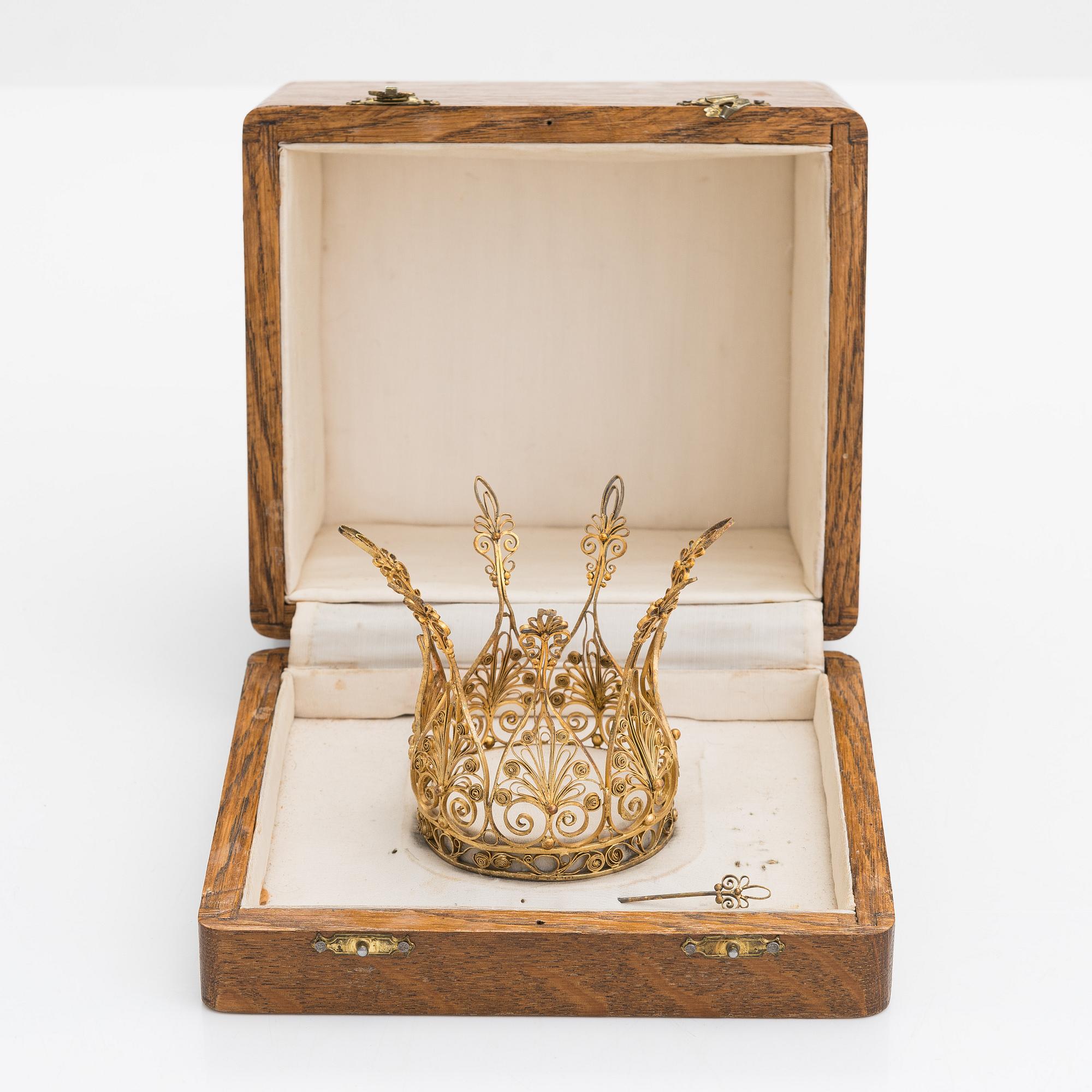 A Tillander filigree bridal crown in gilt silver (813), Helsinki 1946 ...