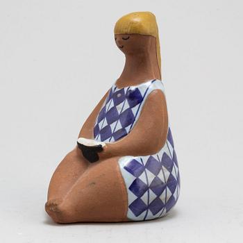 LISA LARSON, figurin, stengods, "Amalia" ur serien ABC-flickorna, Gustavsberg, i produktion 1958 ...
