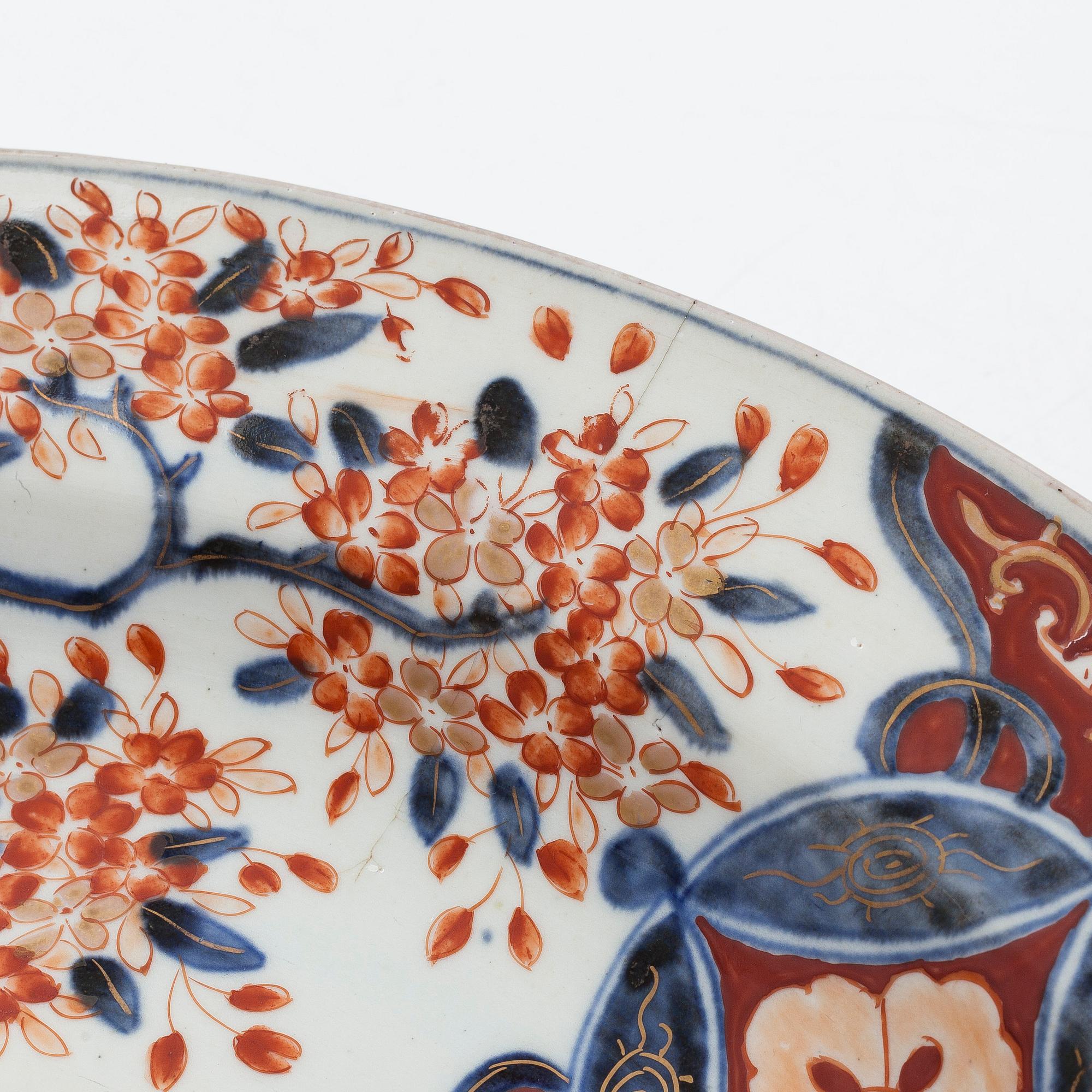 A Japanese dish, Edo period (1603-1868). - Bukowskis