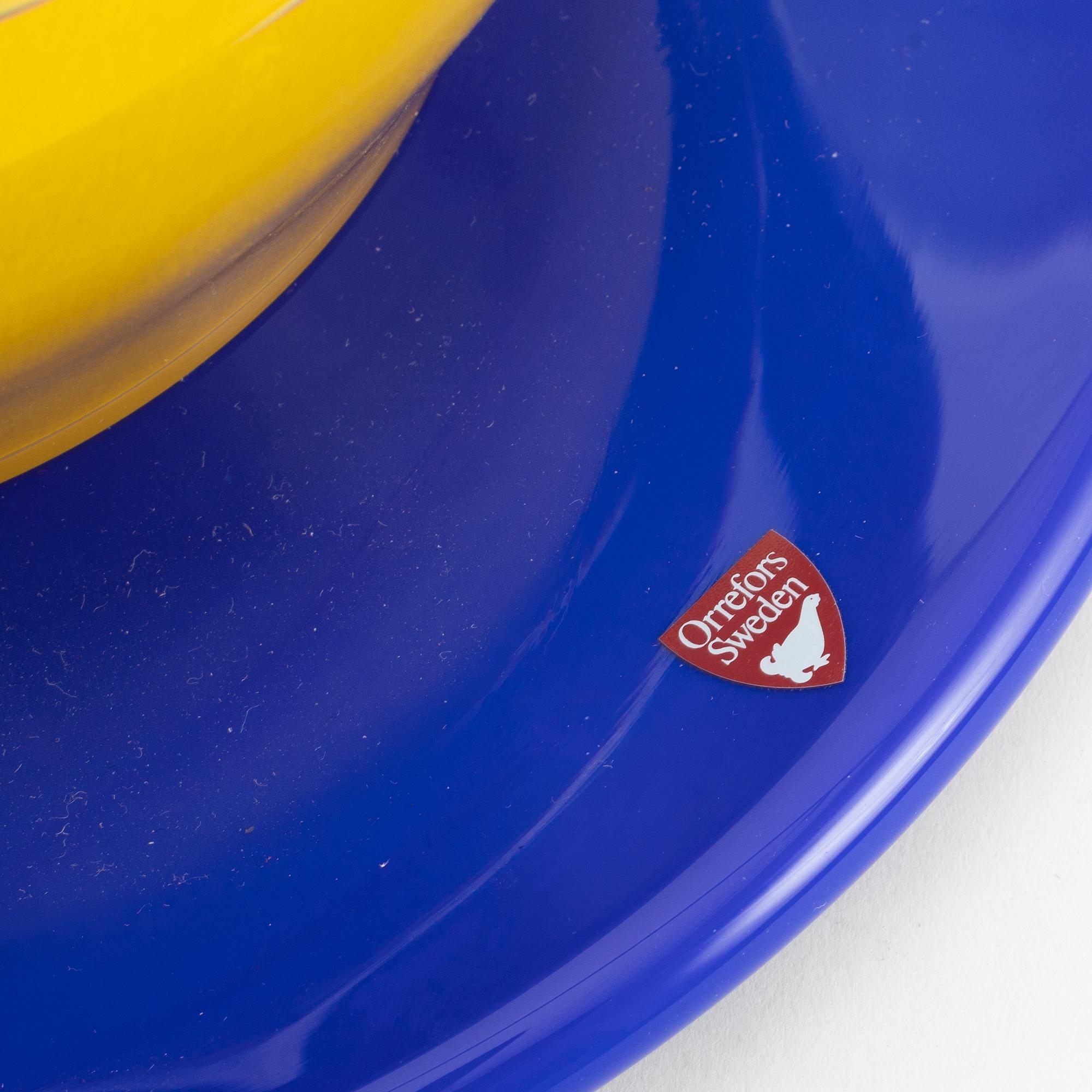 Lars Hellsten, a signed glass sculpture. Orrefors. - Bukowskis