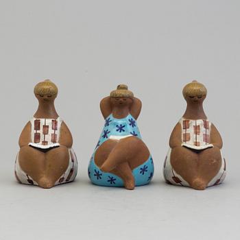 LISA LARSON, three stoneware figurines from Gustavsberg. - Bukowskis