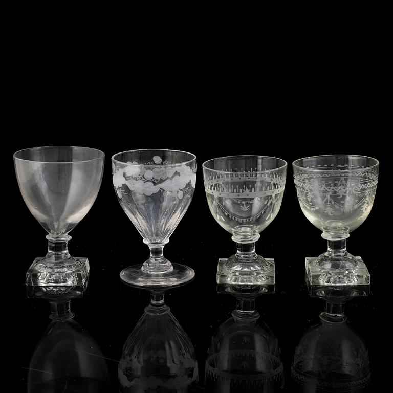Vinglas, 12 st, snarlika, 1800-tal. - Bukowskis