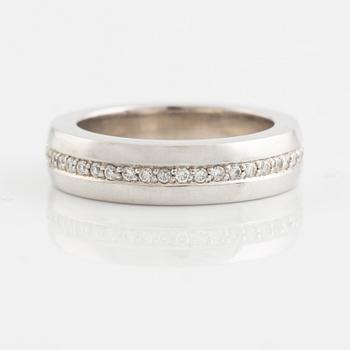 Ring med runda briljantslipade diamanter. - Bukowskis