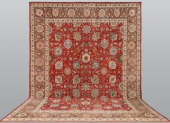A semi-antique Tabriz carpet, approx. 485 x 343 cm. - Bukowskis