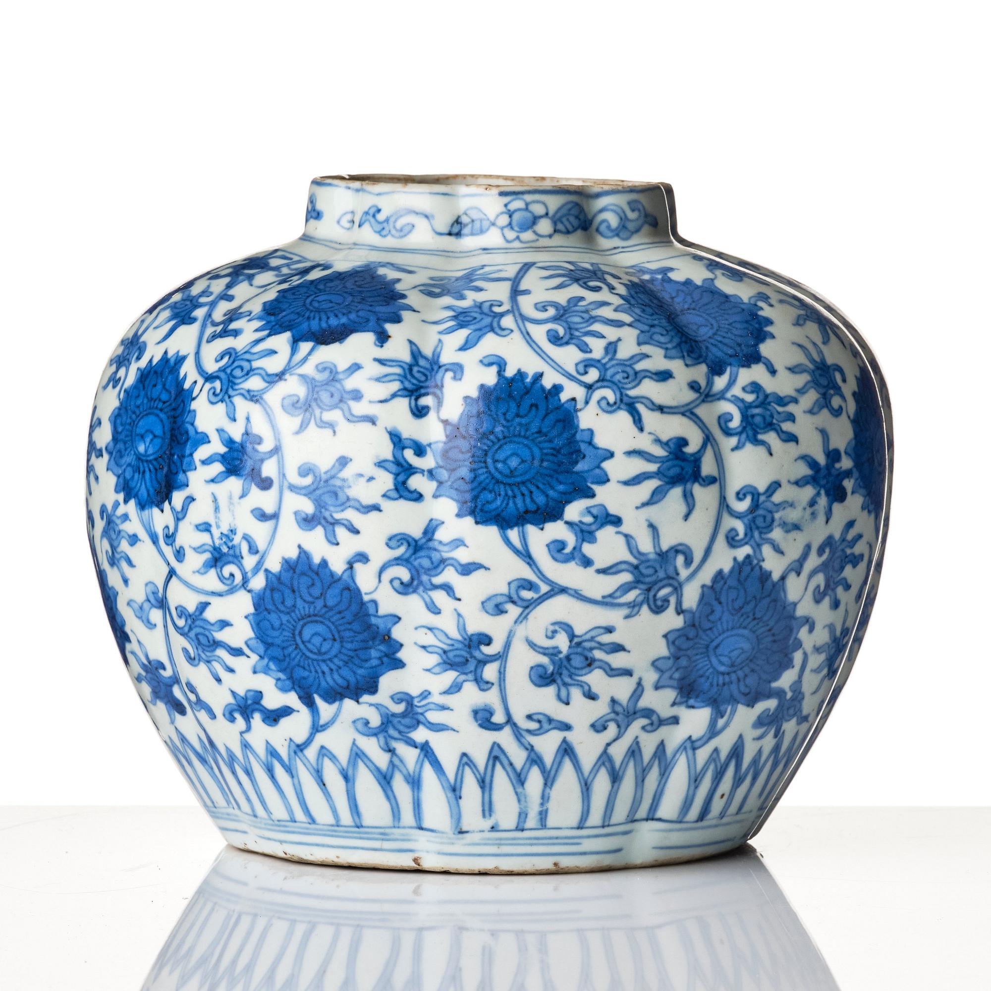 A large blue and white 'lotus' jar, Ming dynasty, Wanli (1572-1620 ...