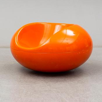 EERO AARNIO, a 'Pastilli' plastic easy chair. - Bukowskis