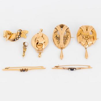 SEVEN BROOCHES, 18K gold. - Bukowskis
