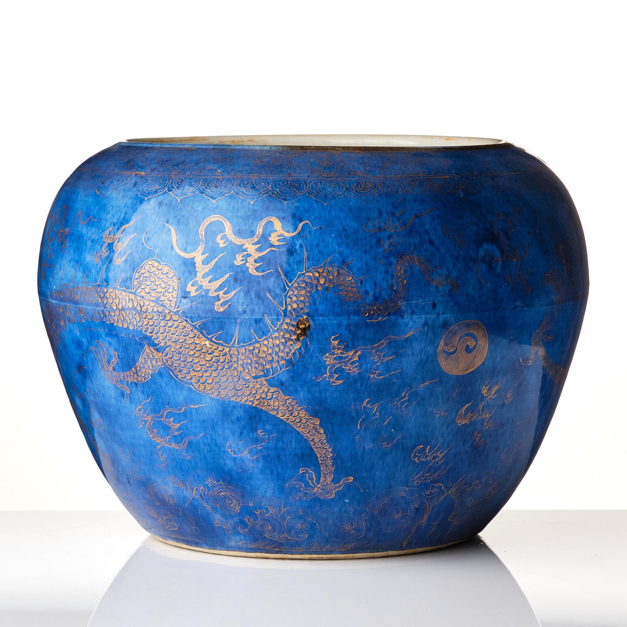 A large 'four-clawed dragon' jardiniere, Qing dynasty, 18th century ...