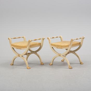 A pair of early 20th century gustavian stools. - Bukowskis