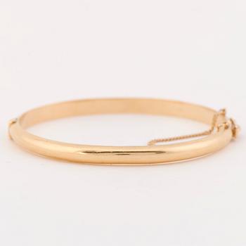 ARMRING, 14K guld. Erkki Kuusilehto, Helsinki 1974. - Bukowskis