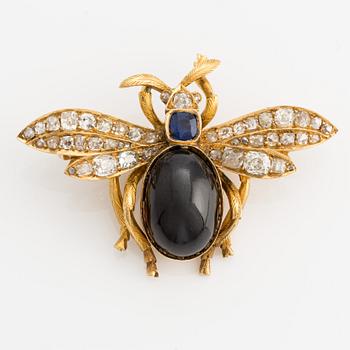 Brooch, beetle, gold with cabochon-cut garnet (carbuncle), sapphire ...