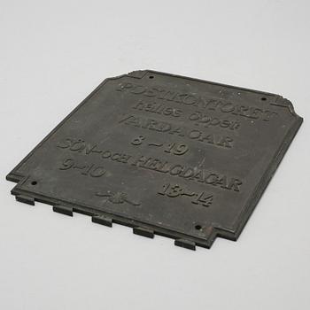 SKYLT, gjutjärn, Postkontoret, 1900-talets första hälft. - Bukowskis