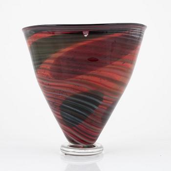 Gunnar Cyrén, a 'Salamander' glass vase, Orrefors, Sweden 1989. - Bukowskis