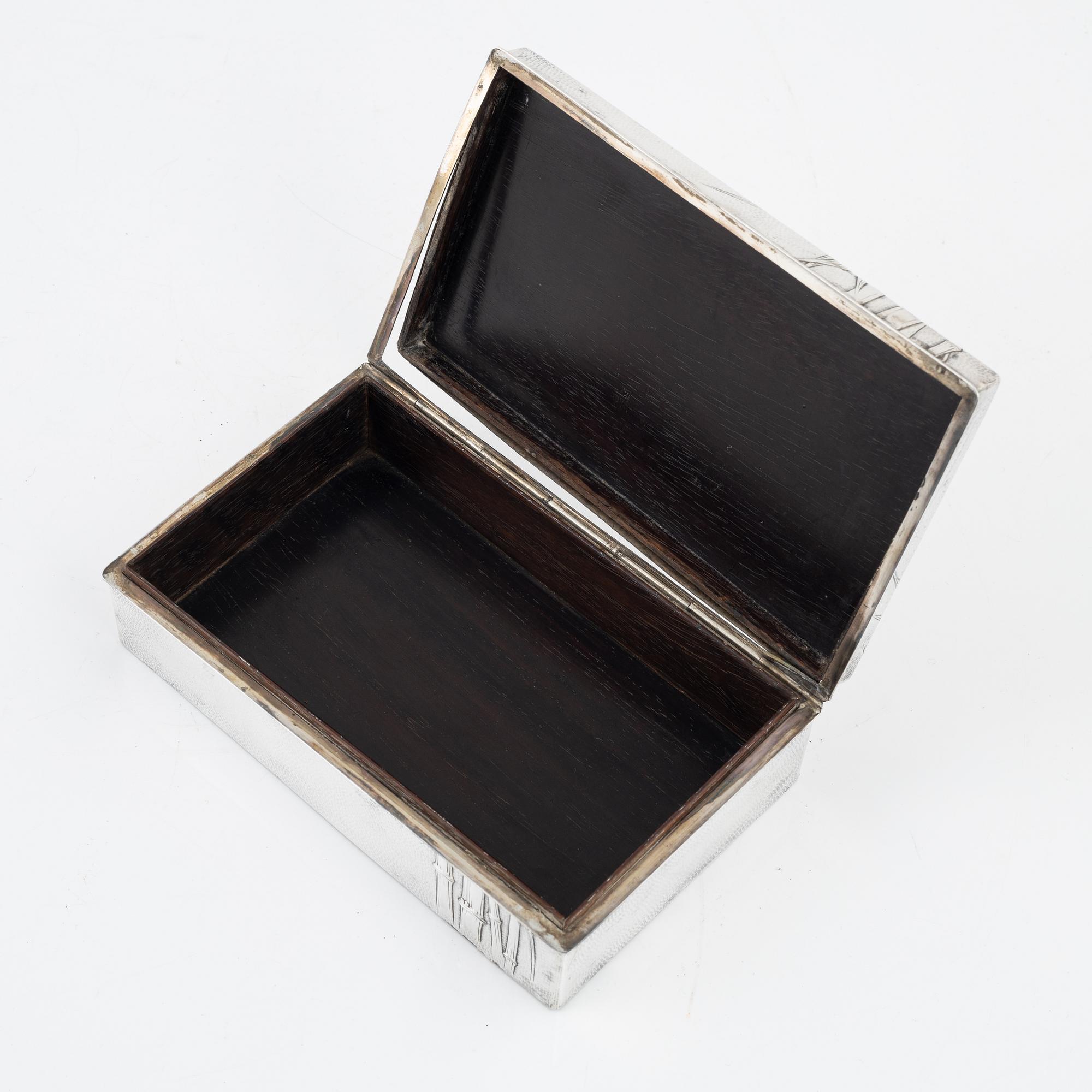 A Japanese Sterling Silver Box, mark of Miyamoto Shoko, Tokyo. - Bukowskis