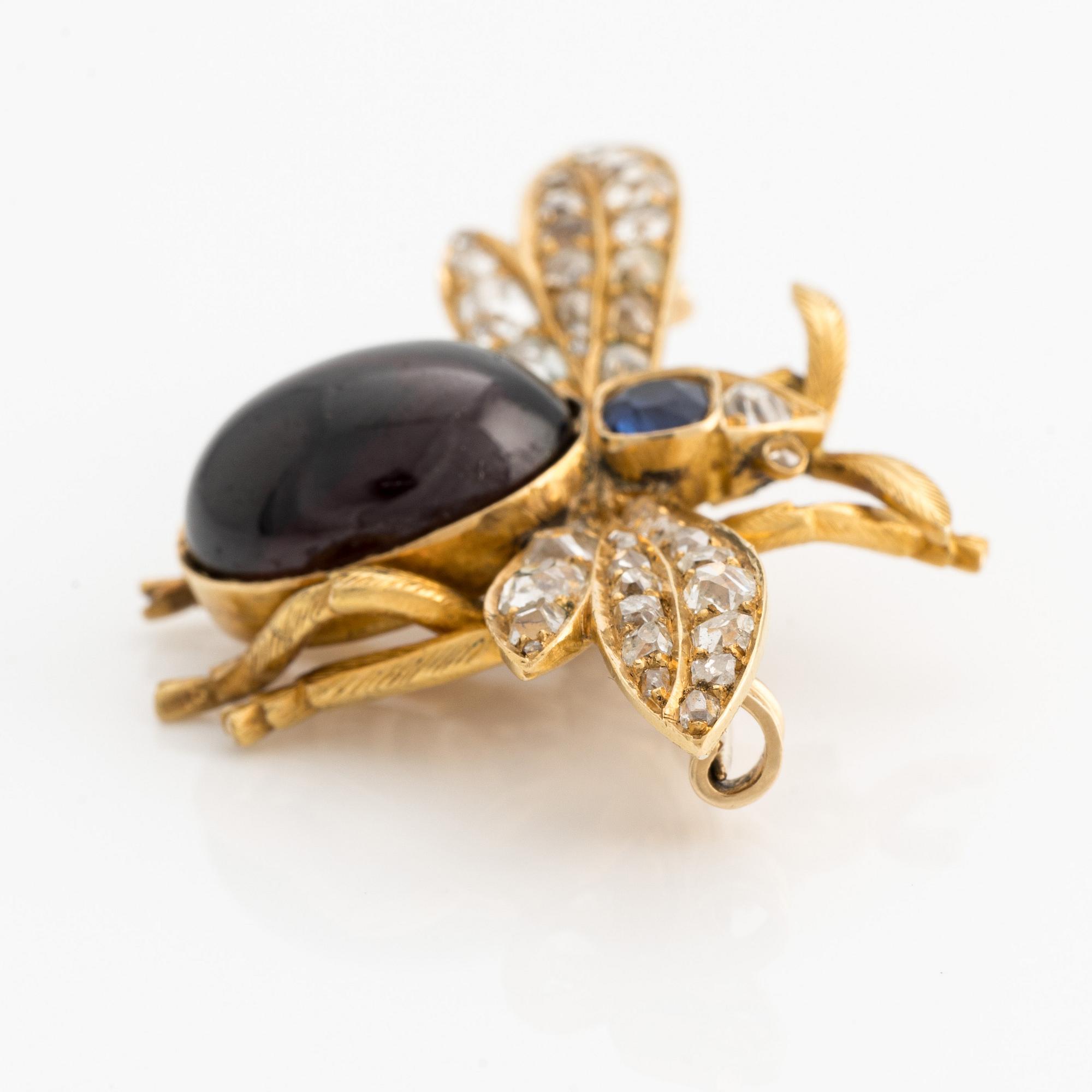 Brooch, beetle, gold with cabochon-cut garnet (carbuncle), sapphire ...
