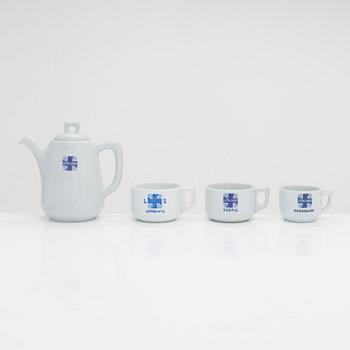 Four 'Lotta Svärd' items, pot and three cups, Arabia 1930s-40s. - Bukowskis