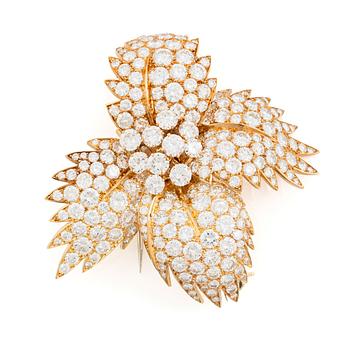 A Van Cleef & Arpels flower brooch in 18K gold set with round brilliant-cut diamonds. - Bukowskis
