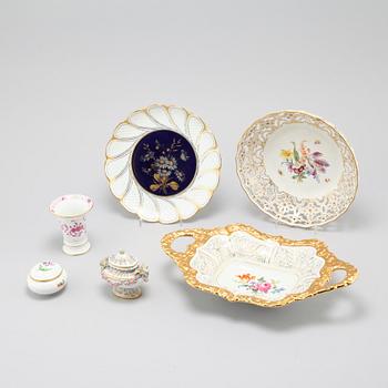 Six 20th century porcelian items from Meissen. - Bukowskis
