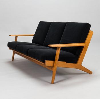 Hans J Wegner, a 'GE-290' Sofa by Getama Gedsted, Denmark. - Bukowskis
