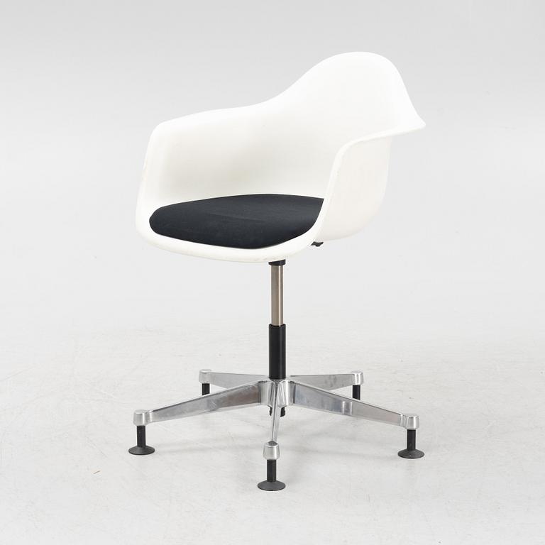 Charles & Ray Eames, stol, "PACC", Vitra. - Bukowskis