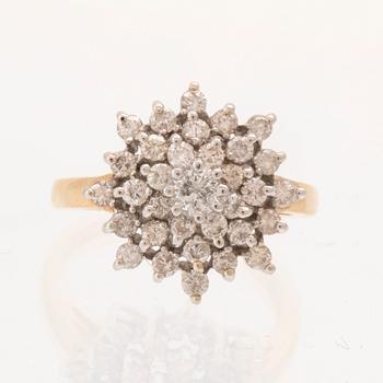 Ring 14K vitt och rött guld med runda briljantslipade diamanter. - Bukowskis