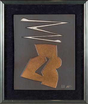Howard Smith, a ceramic relief, signed, Arabia. - Bukowskis