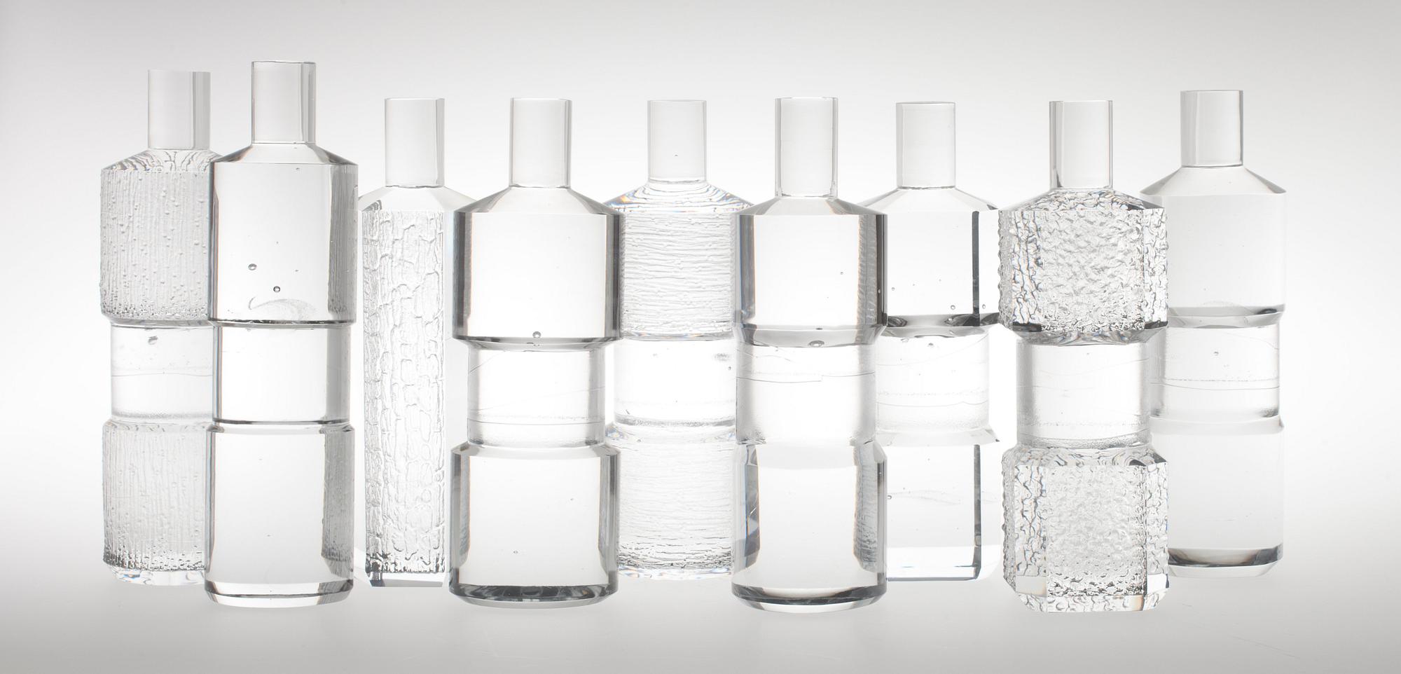 Timo Sarpaneva, PROTOTYPE BOTTLES FOR VODKA, 9 PIECES. - Bukowskis