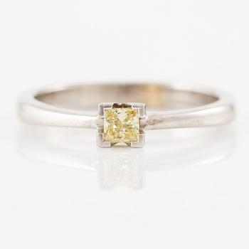 Ring 14K white gold with a princess-cut yellow diamond. - Bukowskis