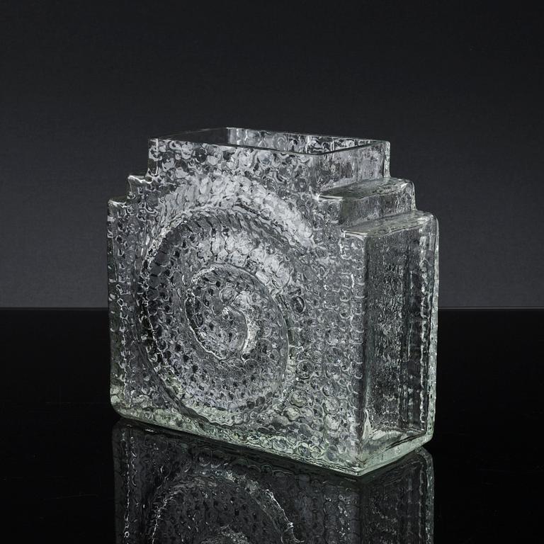 NANNY STILL, A "Kometti 1414i" glass vase. Designed 1958. - Bukowskis