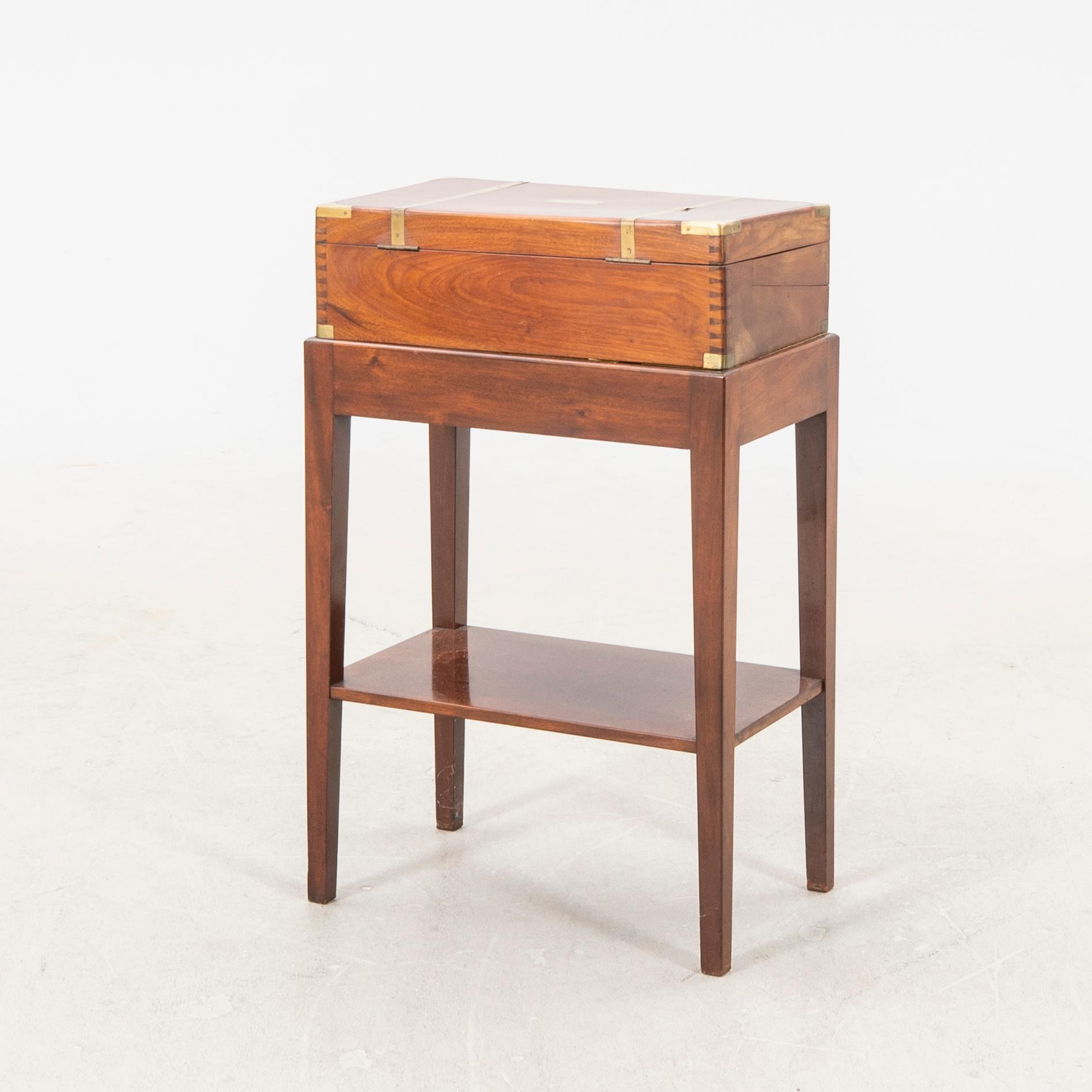 A late 19th century mahogany writing casket. - Bukowskis