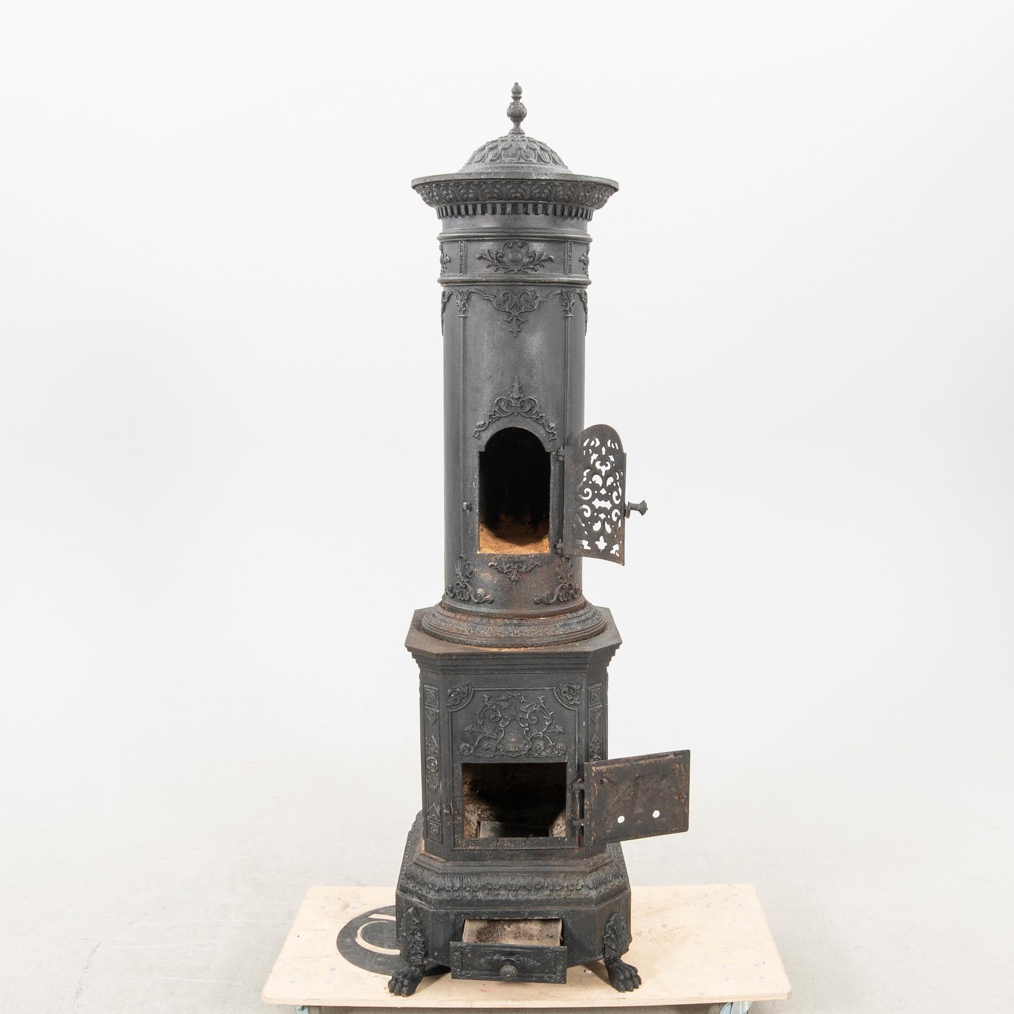 An early 1900s cast iron stove. - Bukowskis