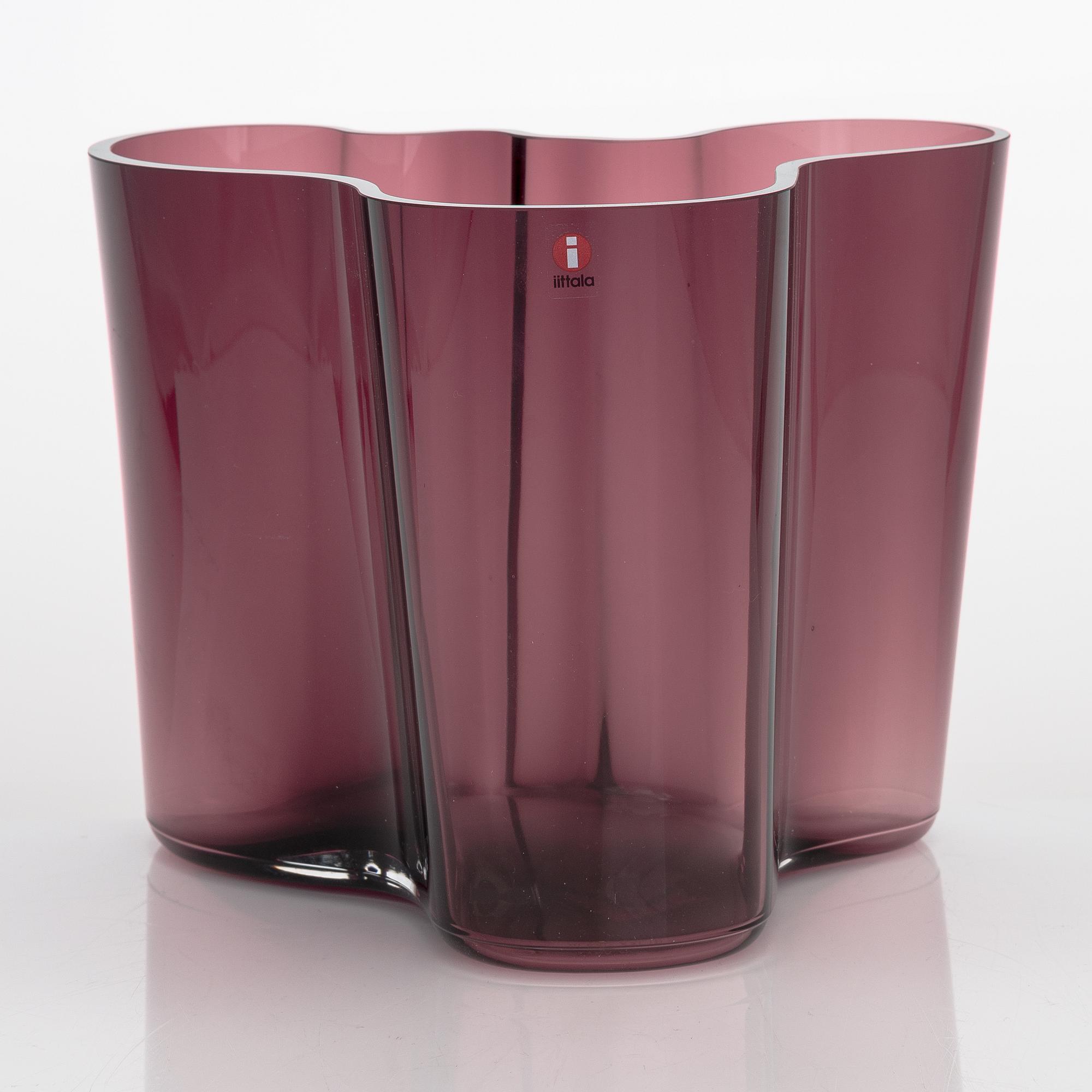 Alvar Aalto, A '3030' vase signed Alvar Aalto. Iittala. - Bukowskis