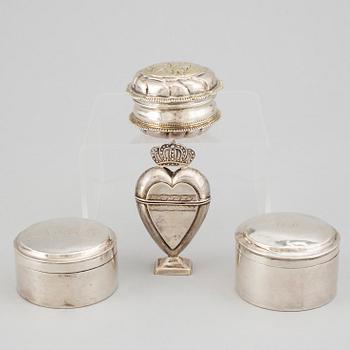 4 silver snuff boxes, including a rococo box. - Bukowskis