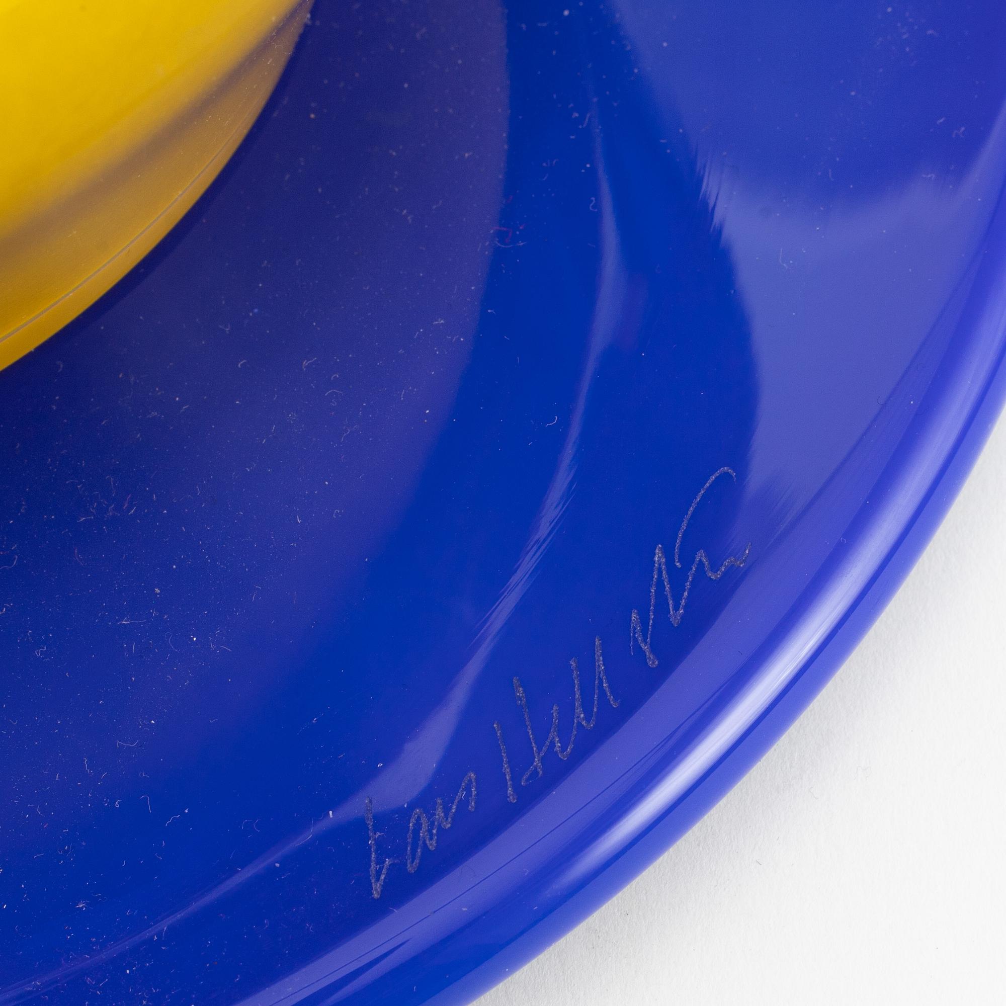 Lars Hellsten, a signed glass sculpture. Orrefors. - Bukowskis