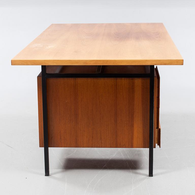 A "578-021" writing desk, designed by Florence Knoll, license made by ...