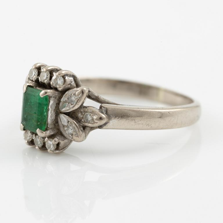 Ring, 18K vitguld med smaragd och åttkantslipade diamanter. - Bukowskis