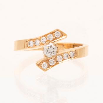 An 18K gold ring set with round cut brilliant diamonds, Guldsmedjan T ...