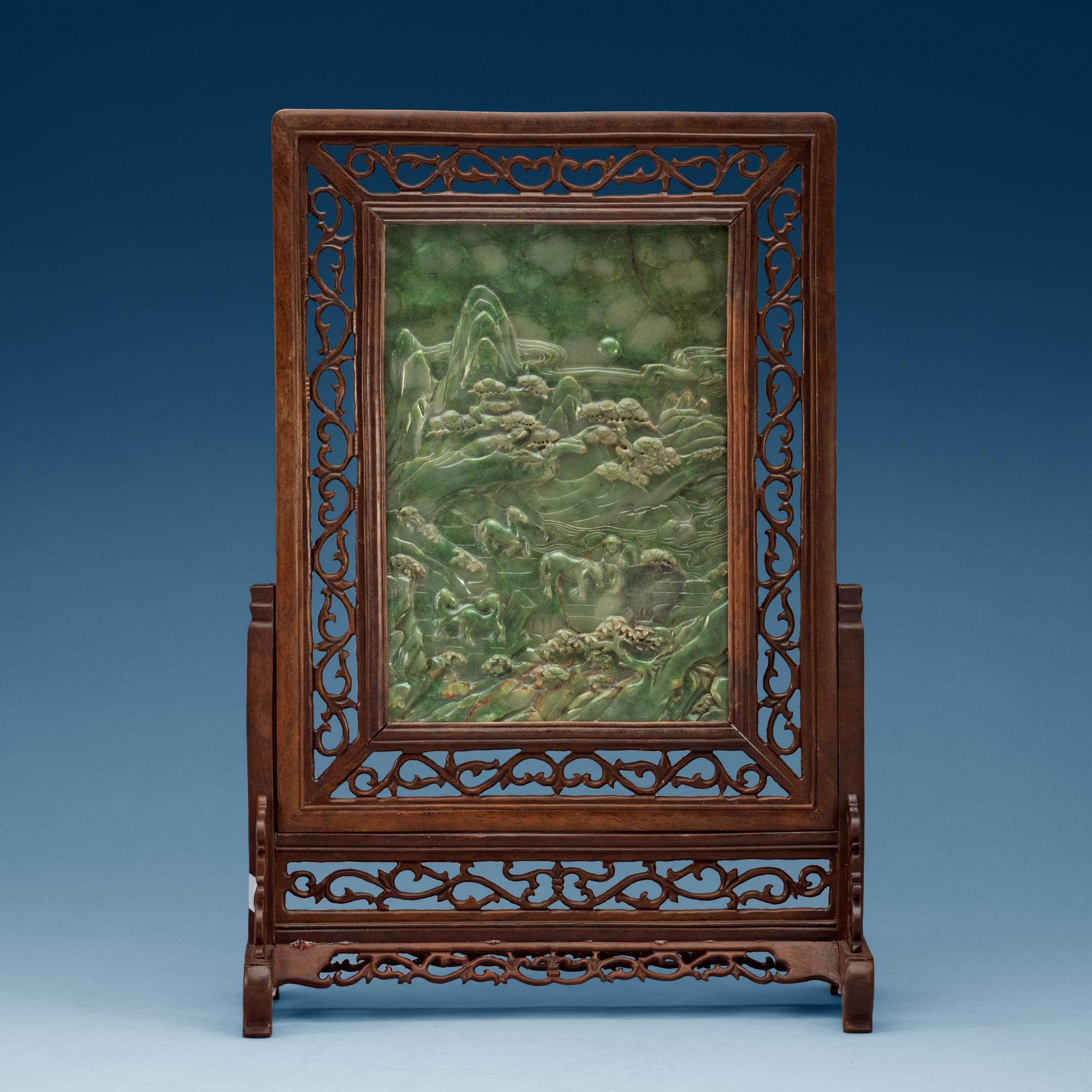 A Chinese reticulated wood table screen. - Bukowskis