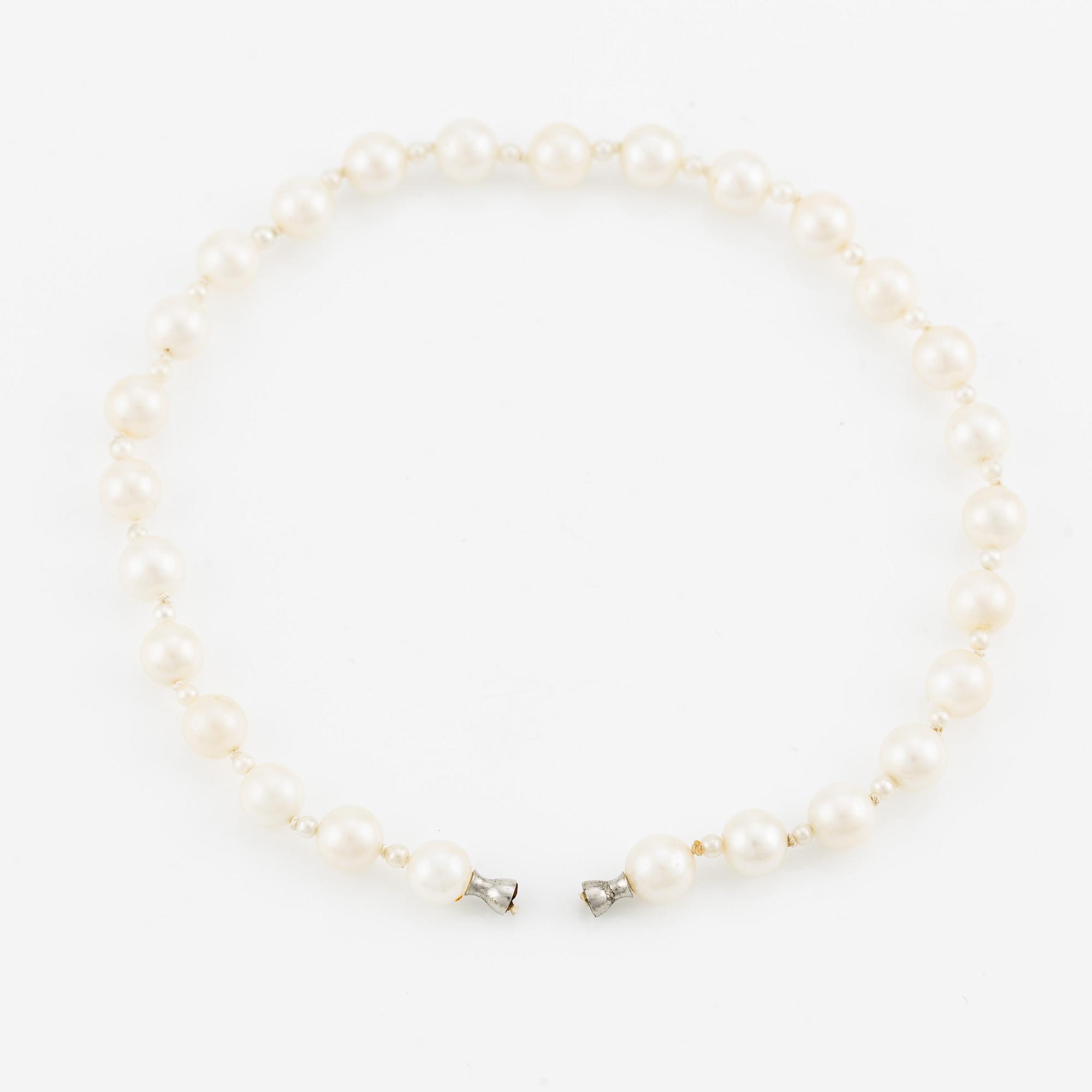 An Ole Lynggard clasp in the shape of a shell, 18K white gold with a ...