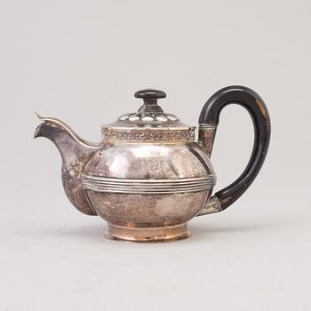 TEKANNA, silver, Elias Modig, S:t Petersburg, 1823, Ryssland. - Bukowskis