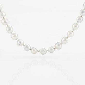 Cultured pearls necklace with silver clasp. - Bukowskis