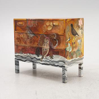 A 1940's chest of drawers, painted by Maureen Baird. - Bukowskis