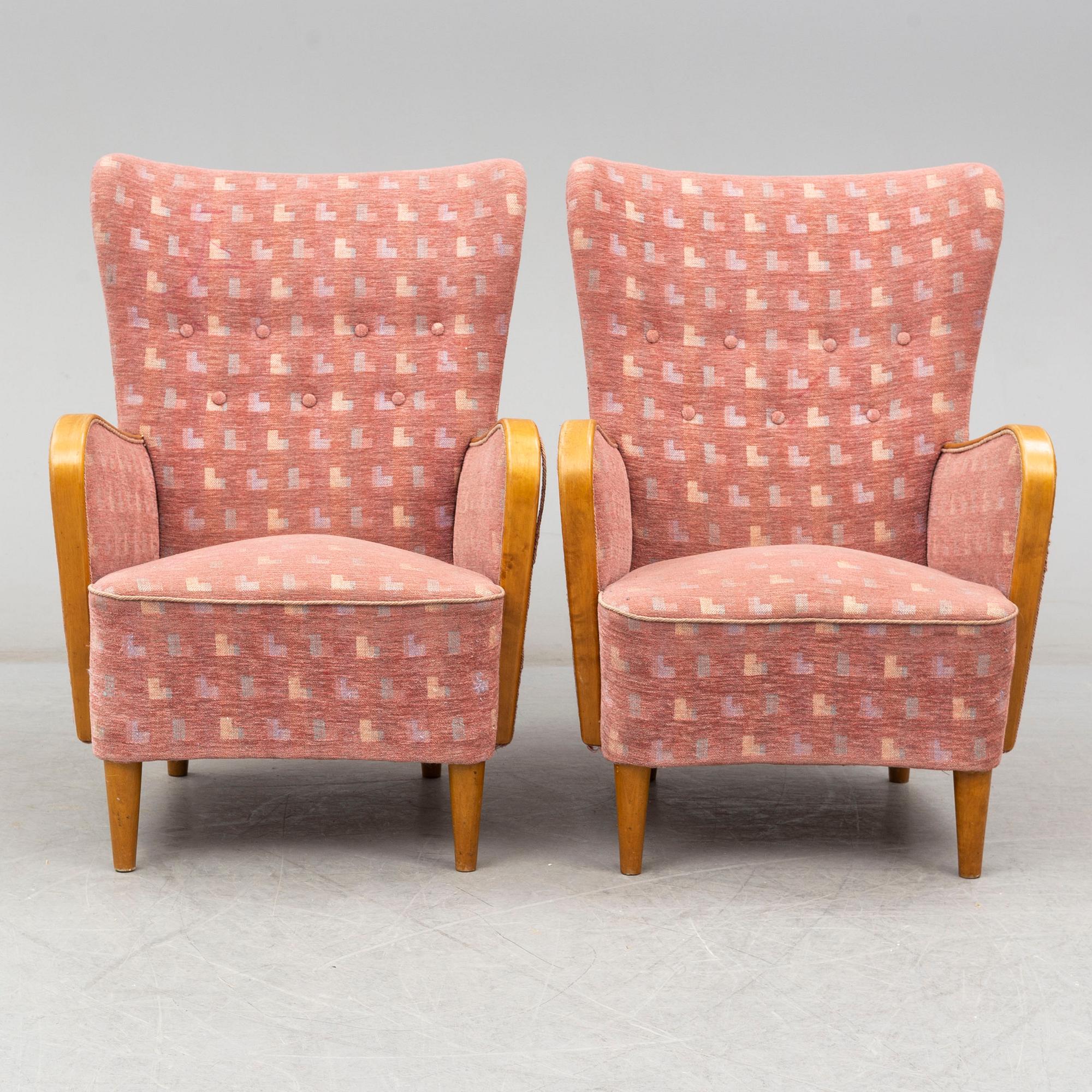 A pair of mid 20th century easy chairs. - Bukowskis