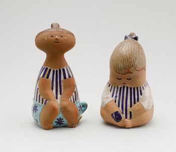 FIGURER, 2 st, stengods, "Johanna" och "Lotta", Lisa Larson, Gustavsberg. - Bukowskis