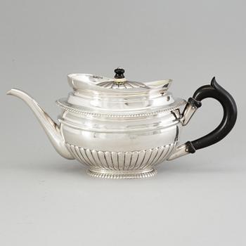 CARL GUSTAV GROSSMAN, TEKANNA, SILVER, REVAL 1807-1837. - Bukowskis