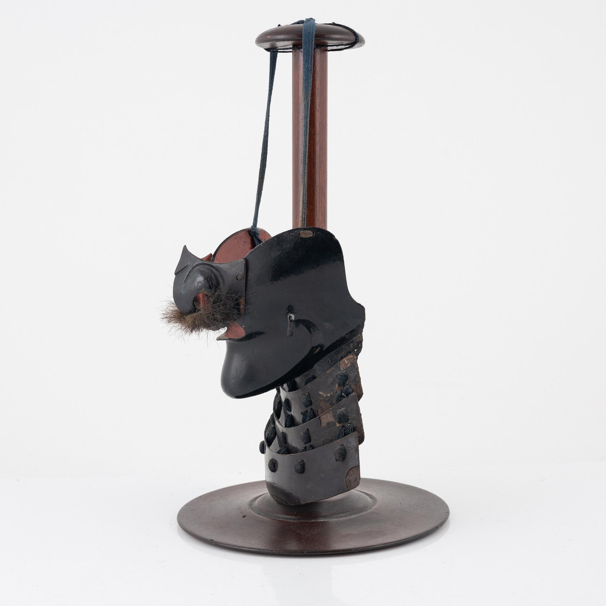Kabuto-hjälm med yoroi-mask, Edo (1603-1868). - Bukowskis