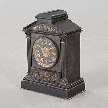 A 19th century mantle piece clock marked Swinden & sons. - Bukowskis