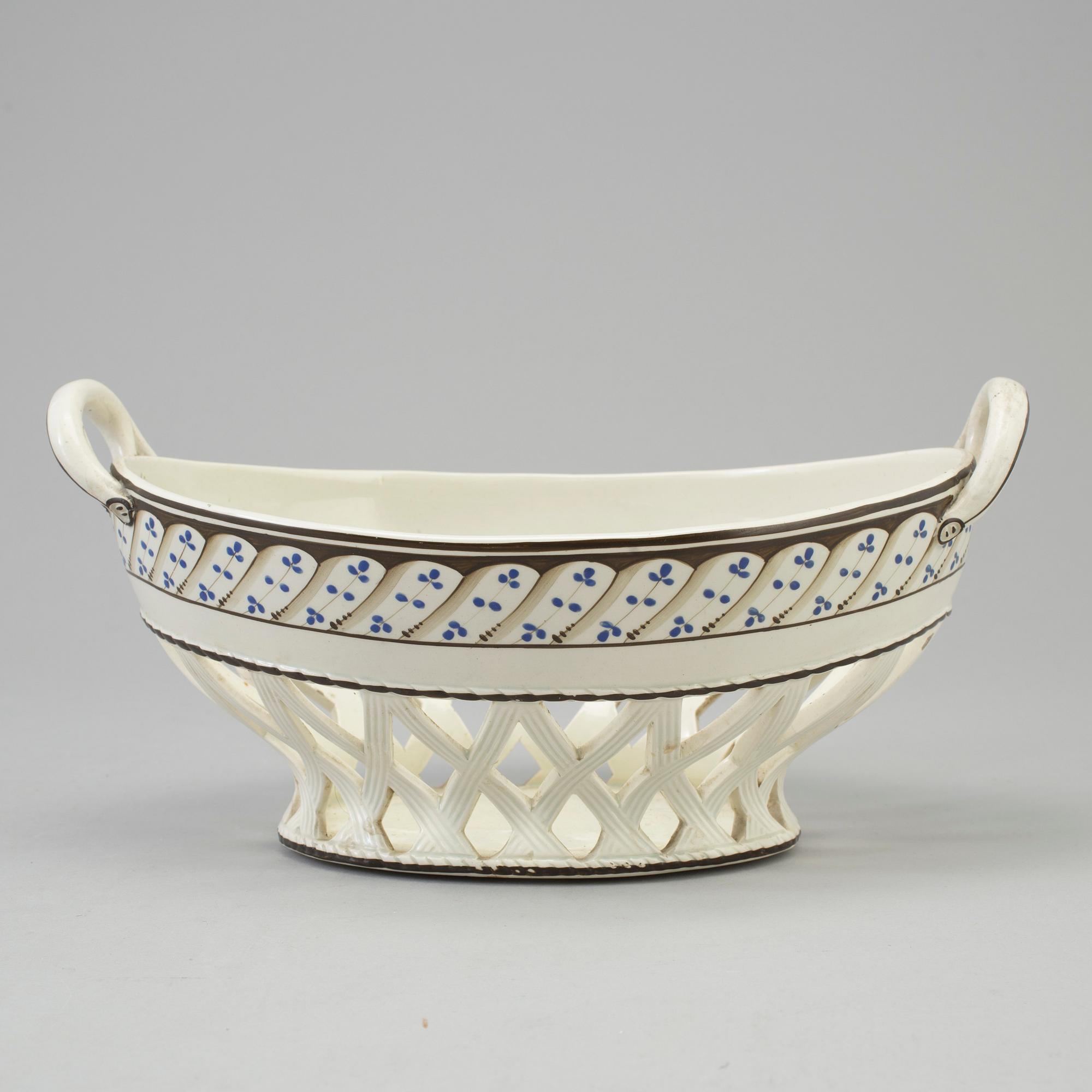 A CREAMWARE JARDINIERE AND PLATE, St Anthony's Pottery (Sewell Donkin ...