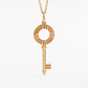 Tiffany & Co, an 18K gold 'Atlas Key' pendant with chain. - Bukowskis